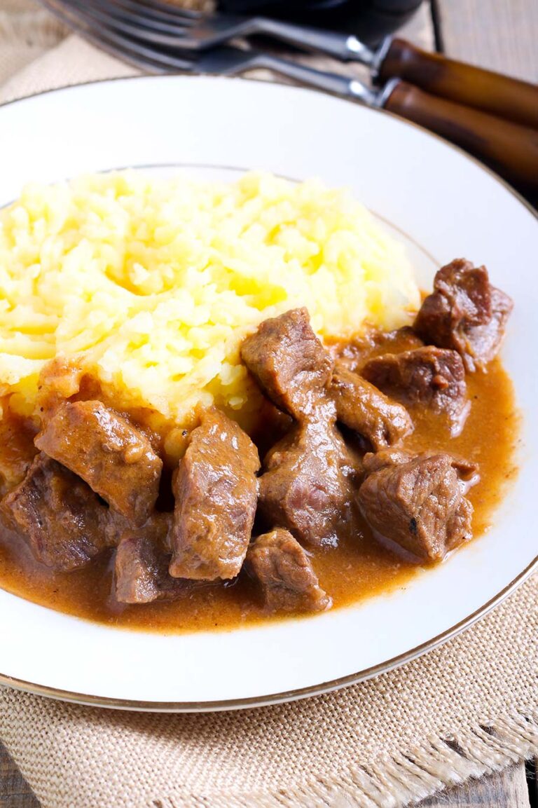 Guiso de ternera a la cerveza con puré de patata - Recetinas