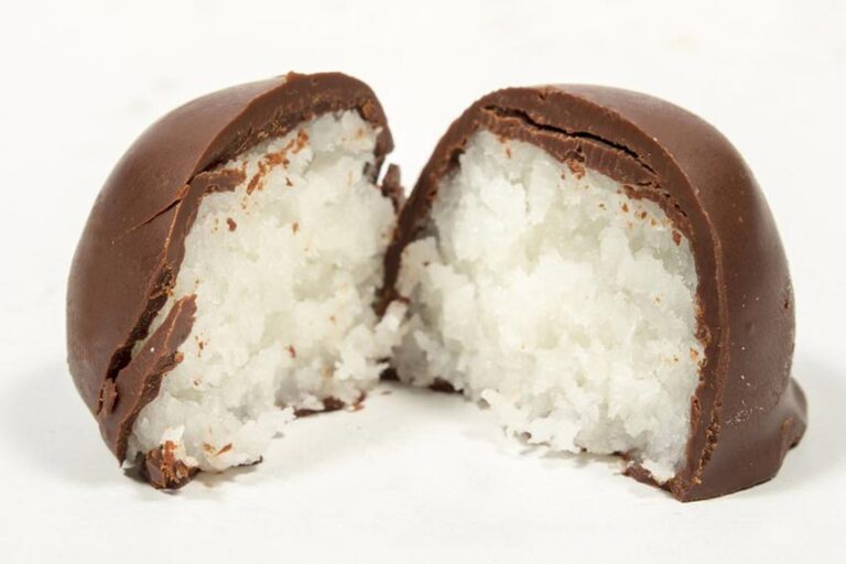Bolitas de coco y chocolate: Receta fácil y deliciosa