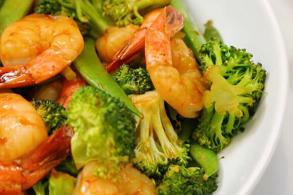 Salteado de camarones con brócoli - Recetinas