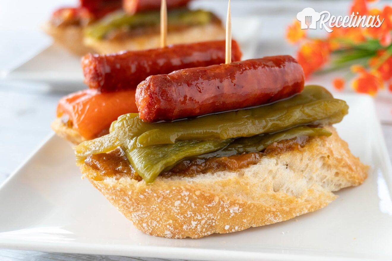 Montaditos de chistorra con pimientos - Recetinas