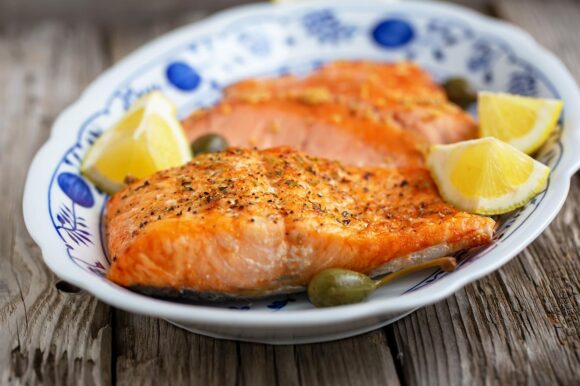 Salmón con salsa de limón, receta fácil - Recetinas