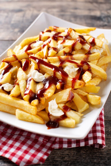 Poutine, las patatas fritas que mas se consumen en Canadá