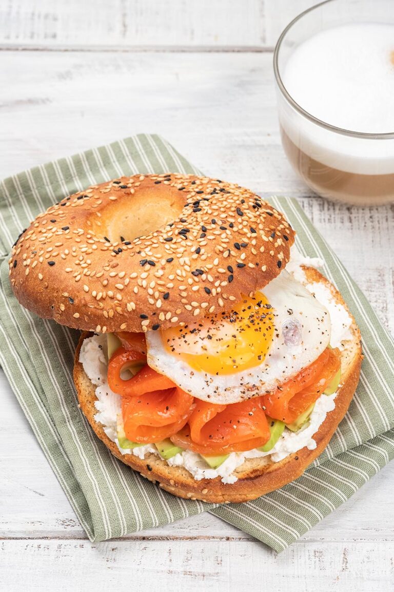 Bagels de salmón ahumado y queso crema - Recetinas