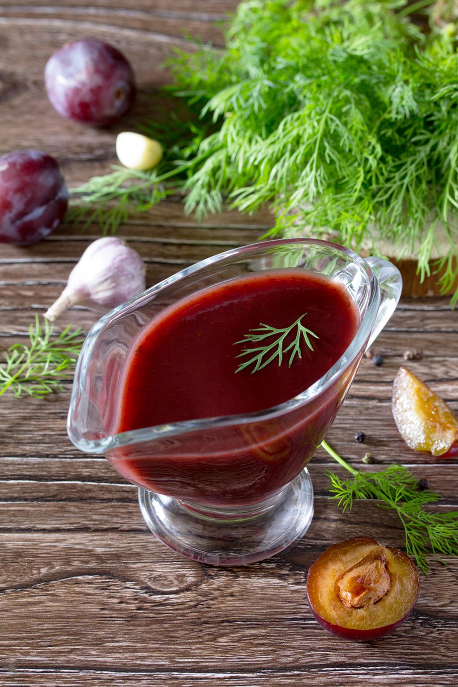 Salsa de ciruela casera: Perfecta para carnes y verduras