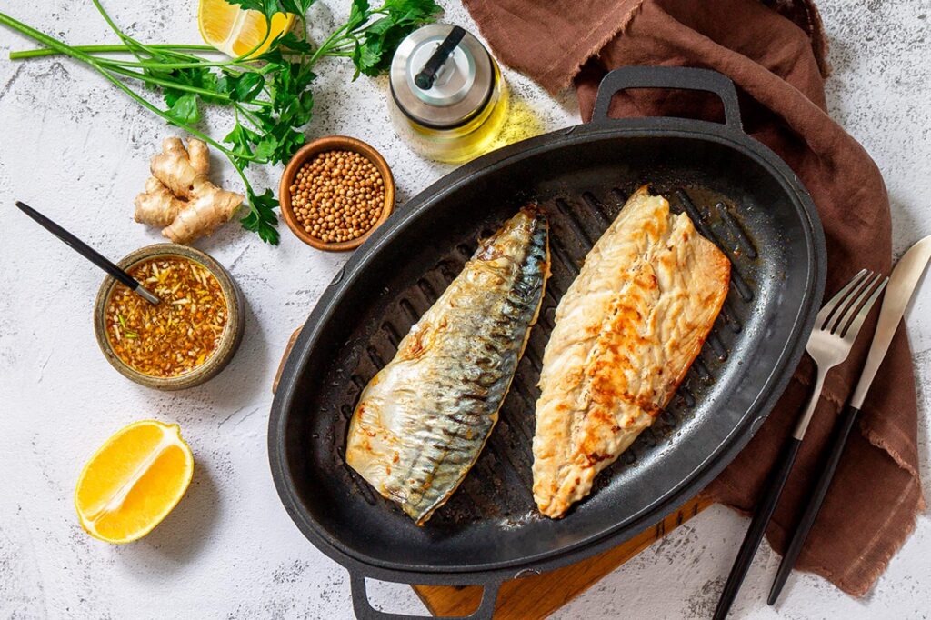 Caballa asada con salsa de miel, un pescado azul económico y muy sabroso