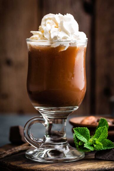 Copa de chocolate y nata: ¡El postre más clásico y fácil de preparar!
