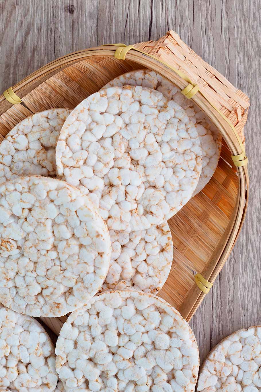 Tortitas de arroz inflado, snaks caseros para una dieta saludable