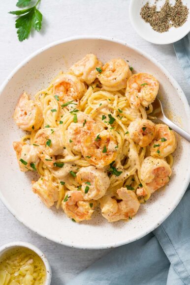 Descubre cómo preparar espaguetis con gambas al ajillo
