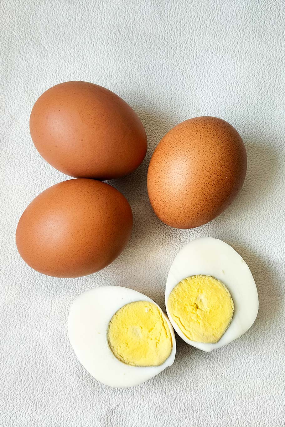 Huevos cocidos en freidora de aire - Recetinas